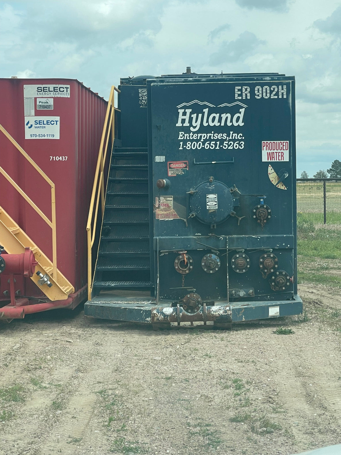 ER Manufacturing Side Stair Frac Tank (ER902H) – FracTanks.com